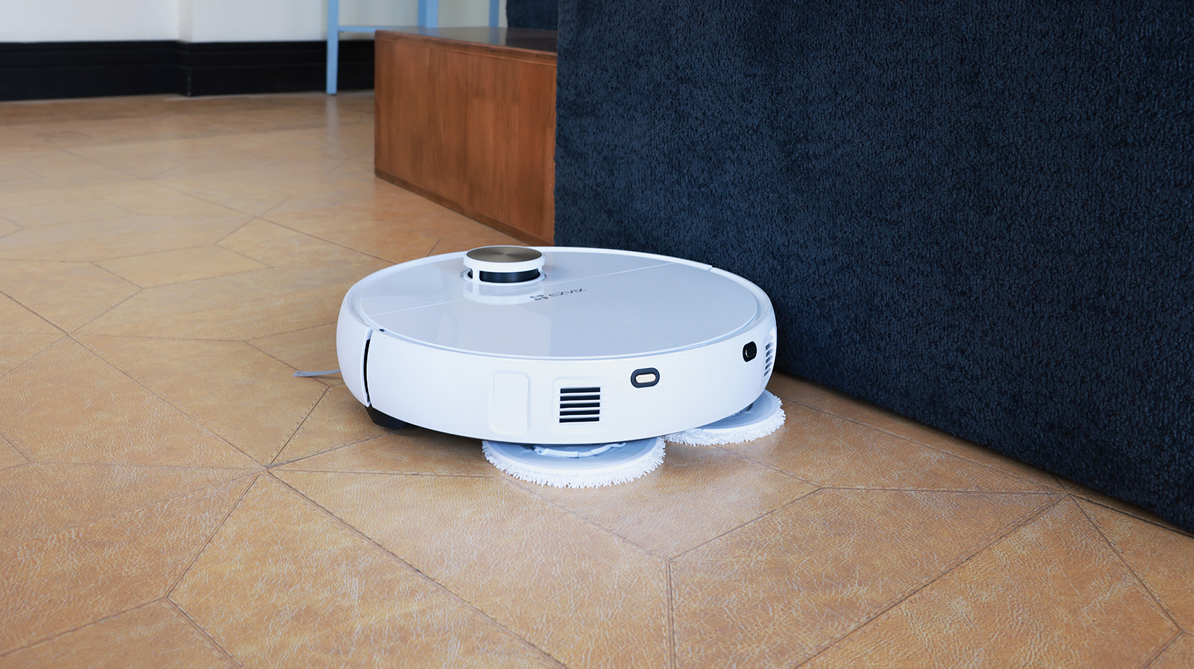 EZVIZ RS20 Pro: un robot lava e aspira con tre serbatoi